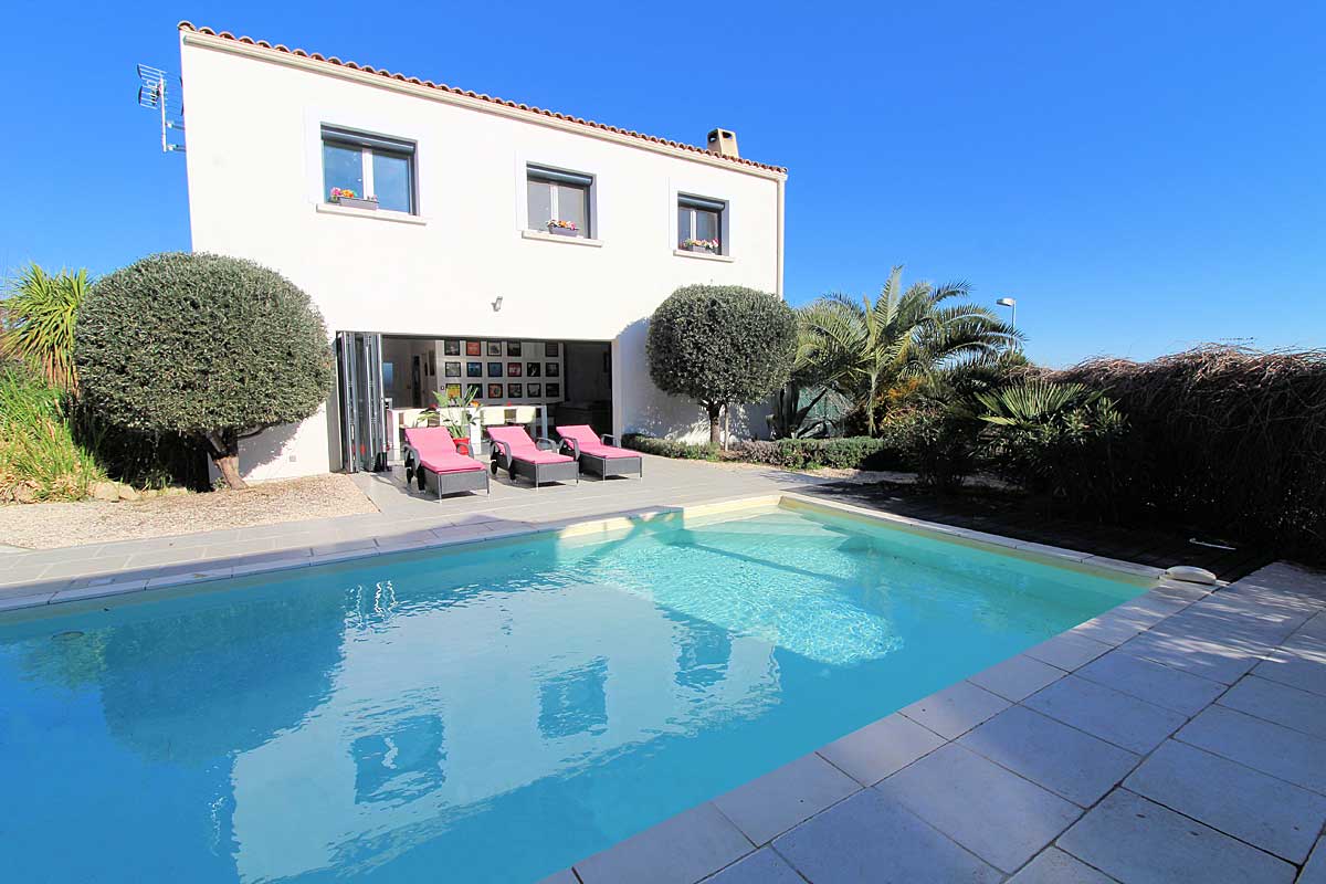 Villas to Rent in the South of France: Villas with Pools & by the Sea